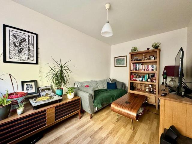 2 bedroom mews to rent