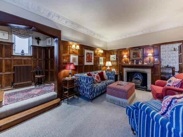 2 bedroom mews to rent