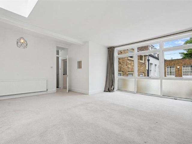 2 bedroom mews to rent