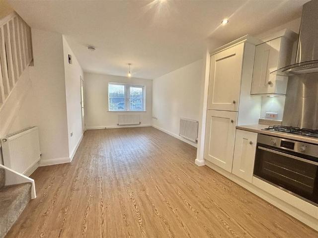 2 bedroom mews to rent