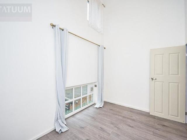 2 bedroom mews to rent