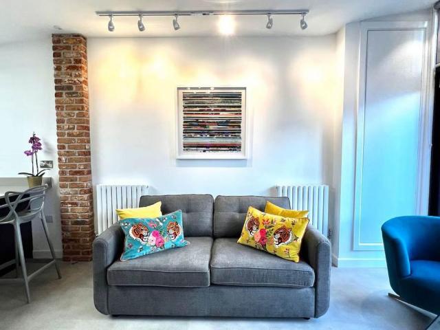 2 bedroom mews to rent