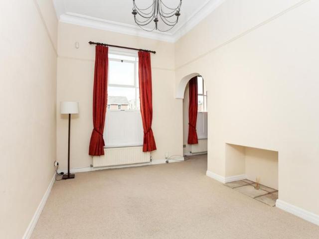 2 bedroom mews to rent
