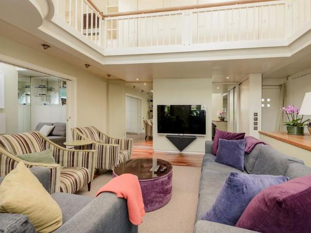 2 bedroom mews to rent