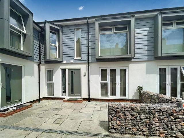 2 bedroom mews to rent