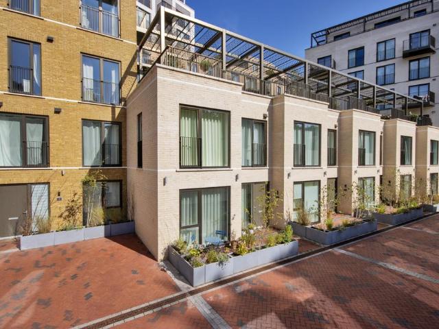 2 bedroom mews to rent