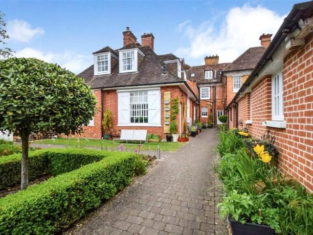 2 bedroom mews to rent