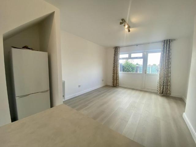 2 bedroom mews to rent