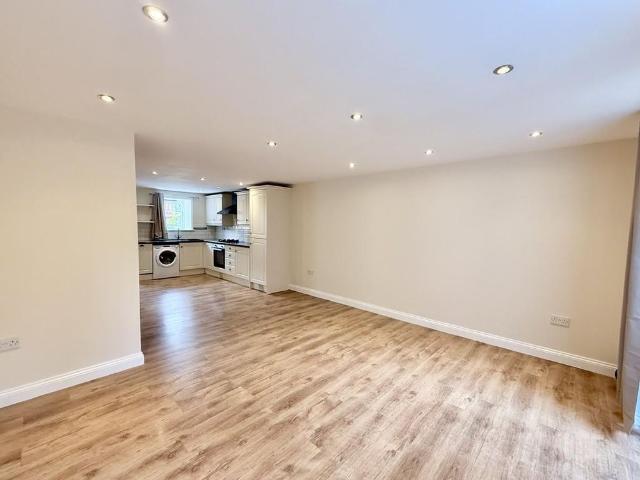 2 bedroom mews to rent