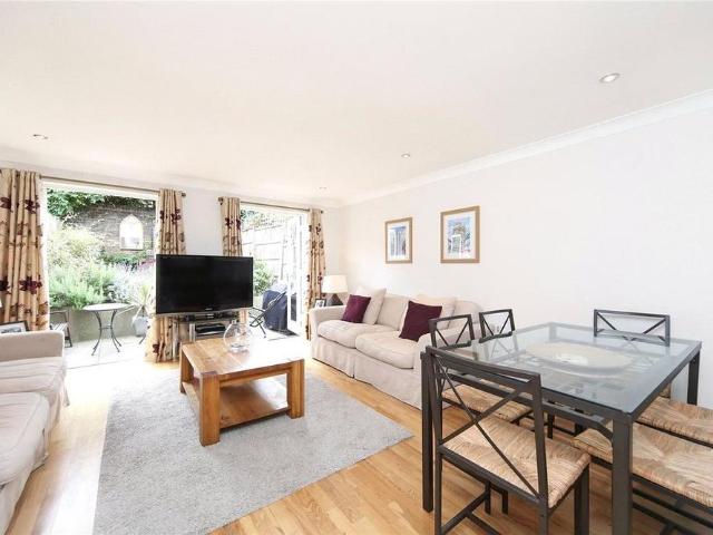 2 bedroom mews to rent