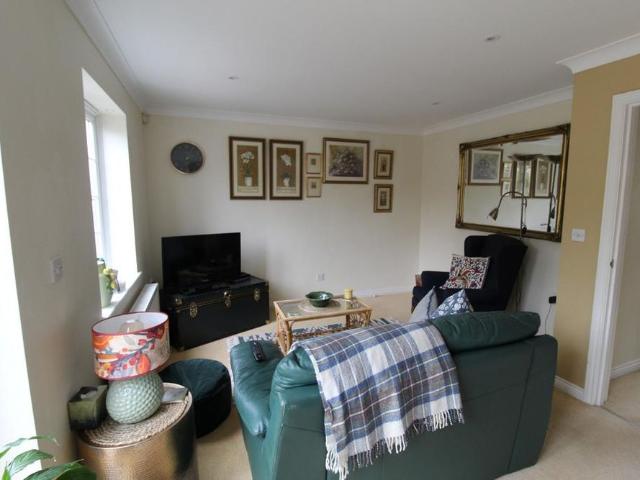 2 bedroom mews to rent