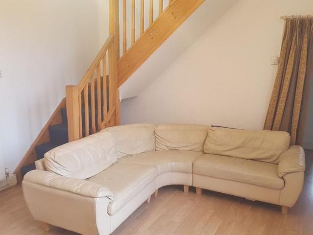 2 bedroom mews to rent