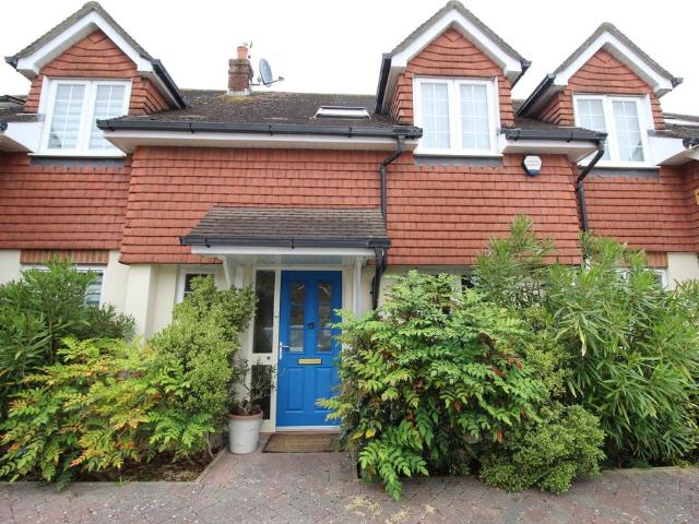 2 bedroom mews to rent