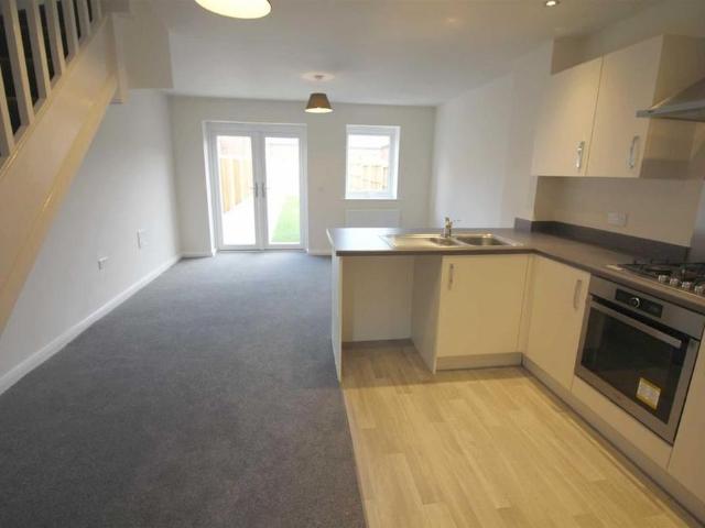 2 bedroom mews to rent
