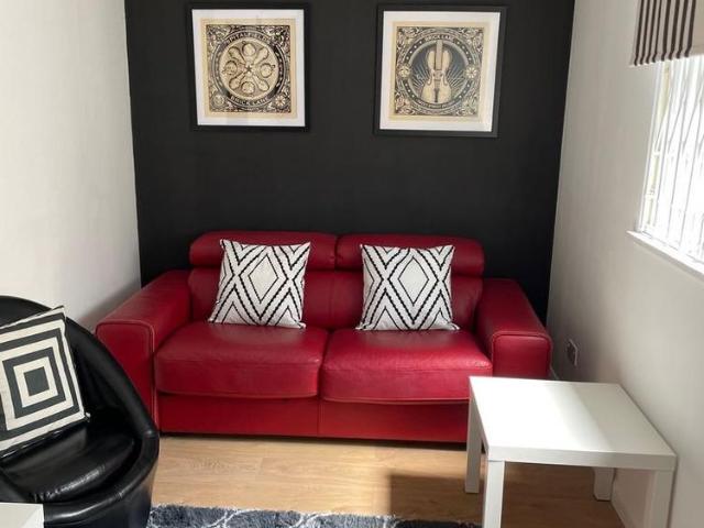 2 bedroom mews to rent