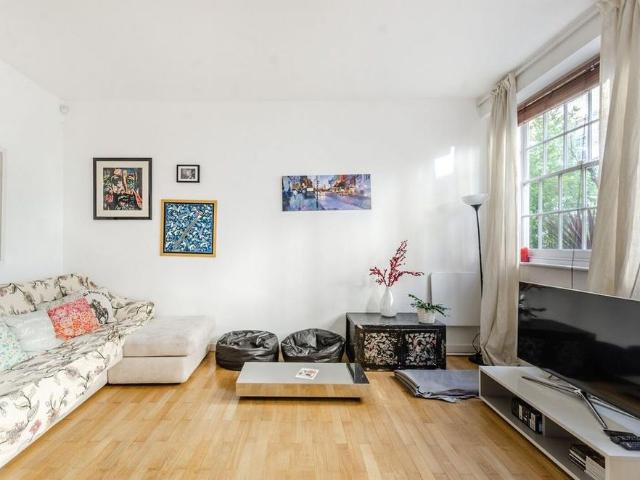 2 bedroom mews to rent