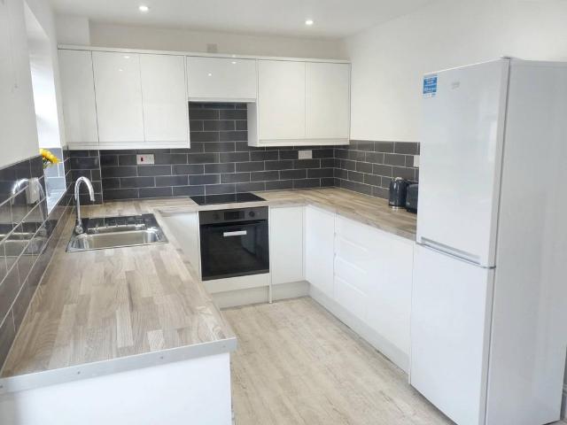 2 bedroom mews to rent
