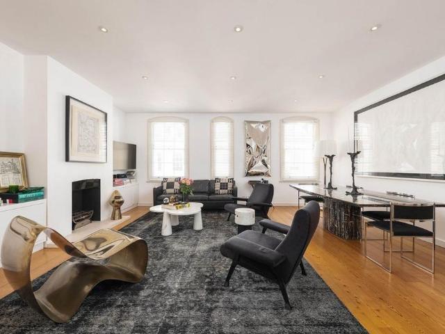 2 bedroom mews to rent
