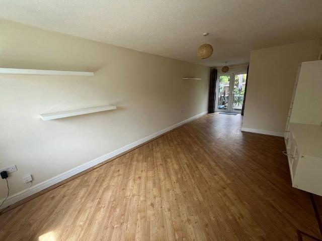 2 bedroom mews to rent