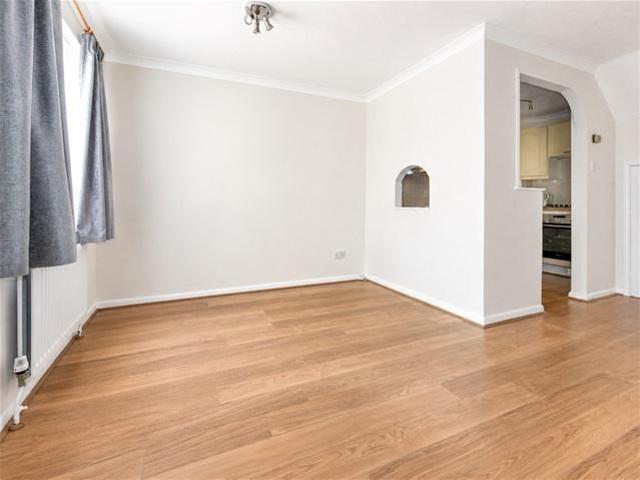 2 bedroom mews to rent