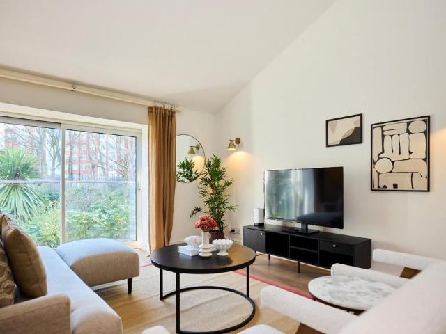 2 bedroom mews for sale