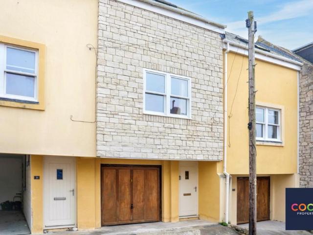 2 bedroom mews for sale