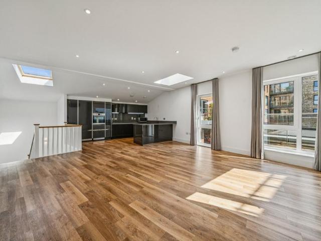2 bedroom mews for sale