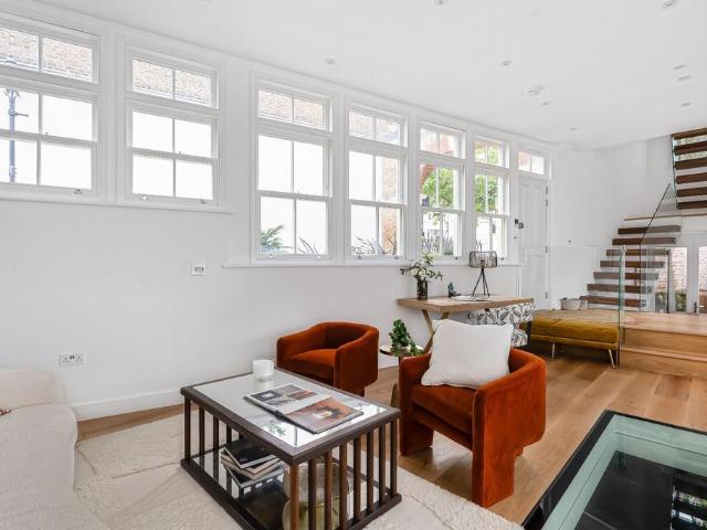 2 bedroom mews for sale