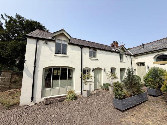 2 bedroom mews for sale