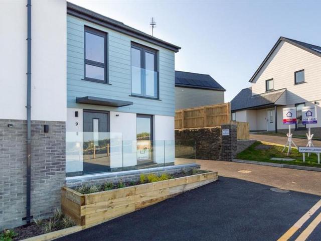 2 bedroom mews for sale