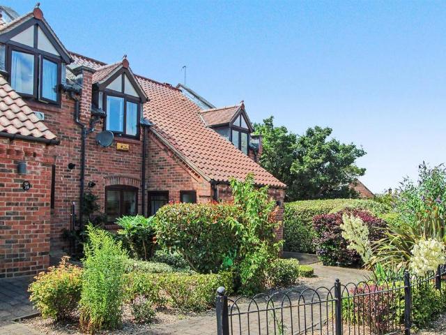 2 bedroom mews for sale