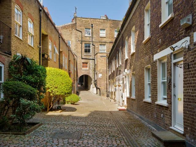 2 bedroom mews for sale