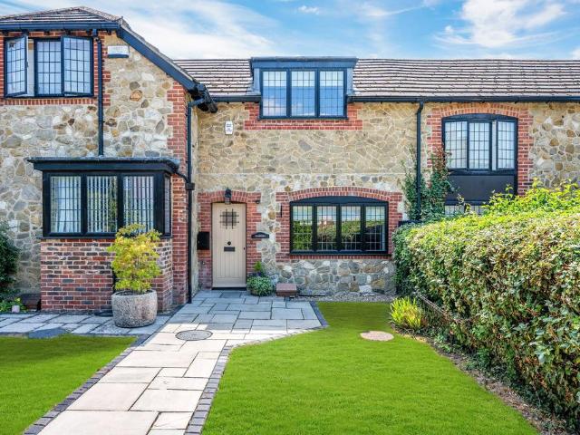 2 bedroom mews for sale