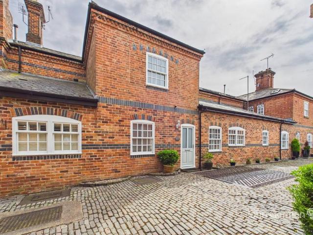 2 bedroom mews for sale