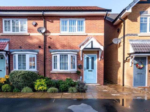 2 bedroom mews for sale