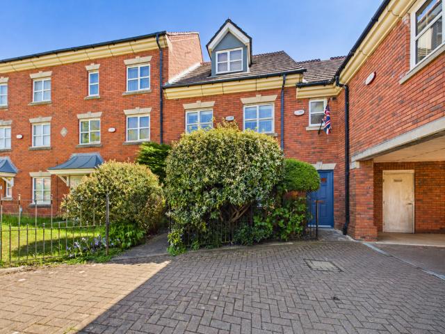 2 bedroom mews for sale