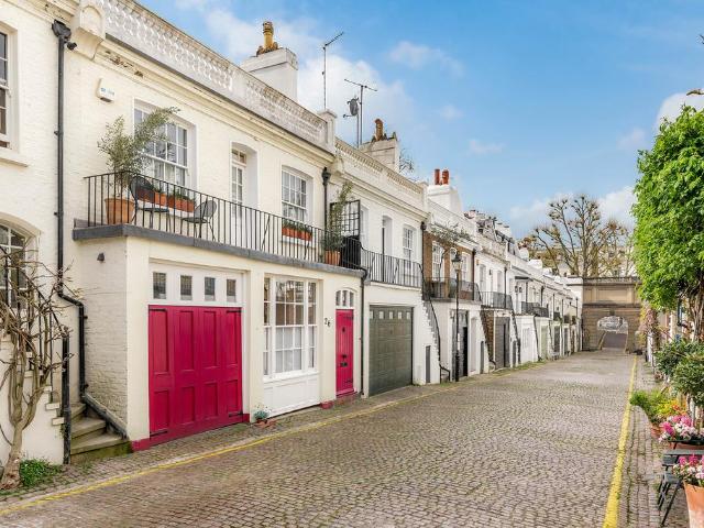 2 bedroom mews for sale