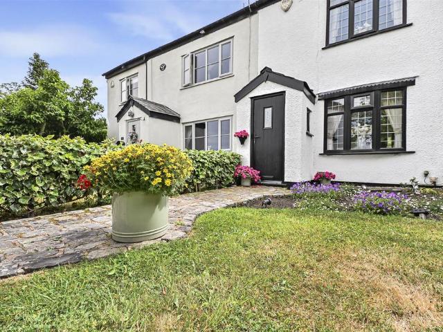 2 bedroom mews for sale