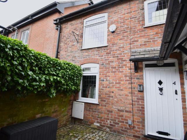 2 bedroom mews for sale