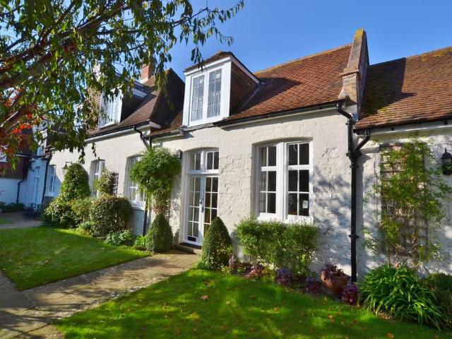 2 bedroom mews for sale