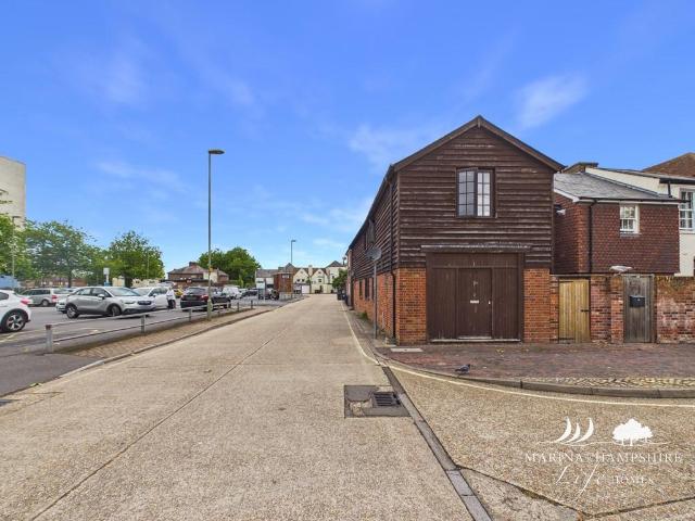 2 bedroom mews for sale