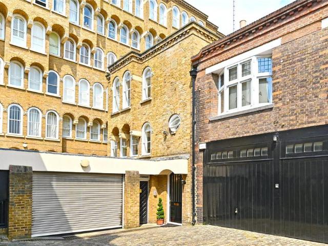 2 bedroom mews for sale