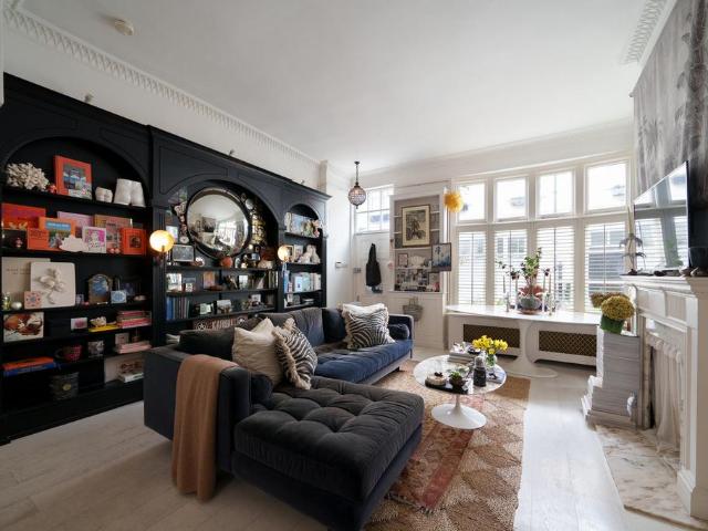 2 bedroom mews for sale