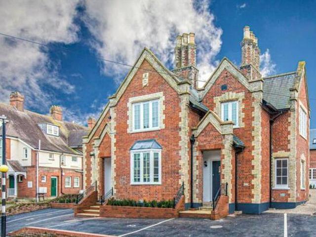 2 Bedroom Mews Property For Sale In The Old Court House, Halstead