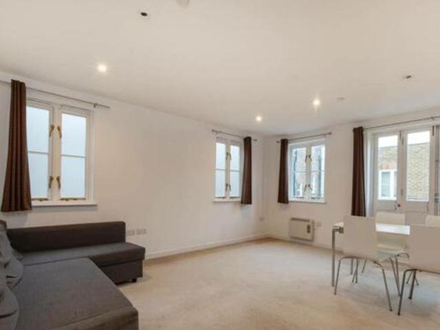 2 Bedroom Mews Property For Sale In Balham, London