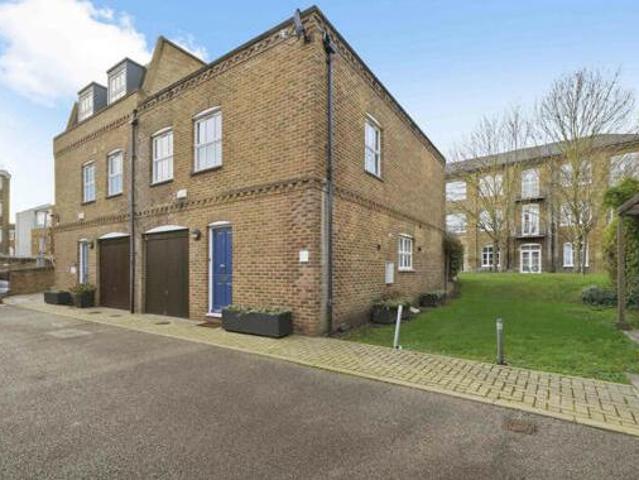 2 Bedroom Mews Property For Sale In London
