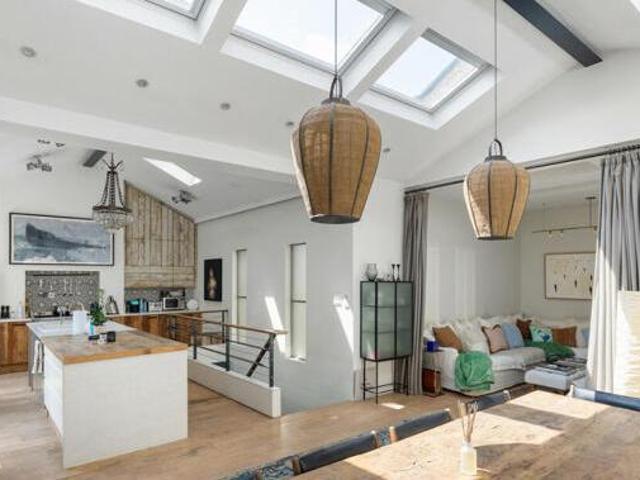 2 Bedroom Mews Property For Sale In London