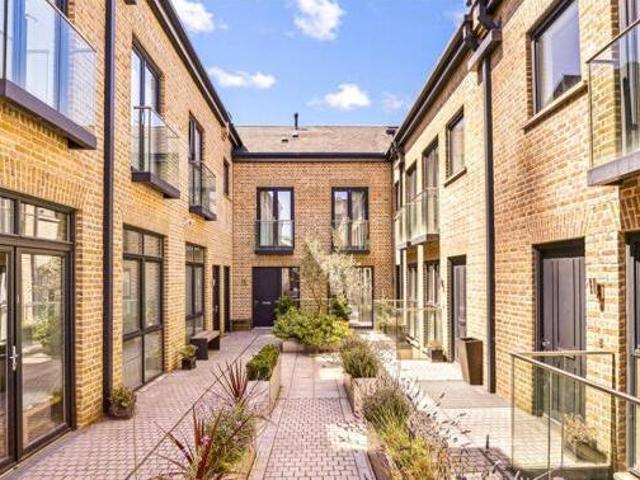 2 Bedroom Mews Property For Sale In London