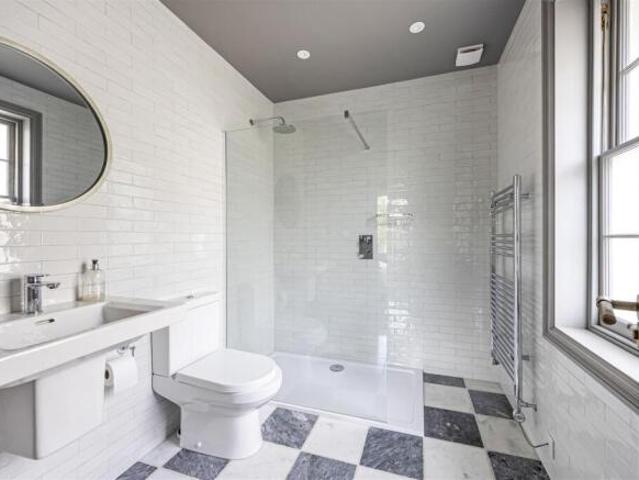2 bedroom mews property for sale in Montpellier House, Suffolk Square, Cheltenham, GL50