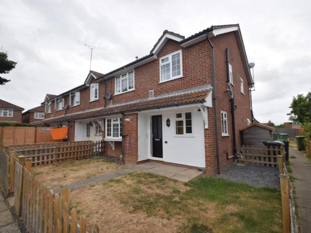 2 bedroom mews property for sale in Snowdon Close, Eastbourne, BN23